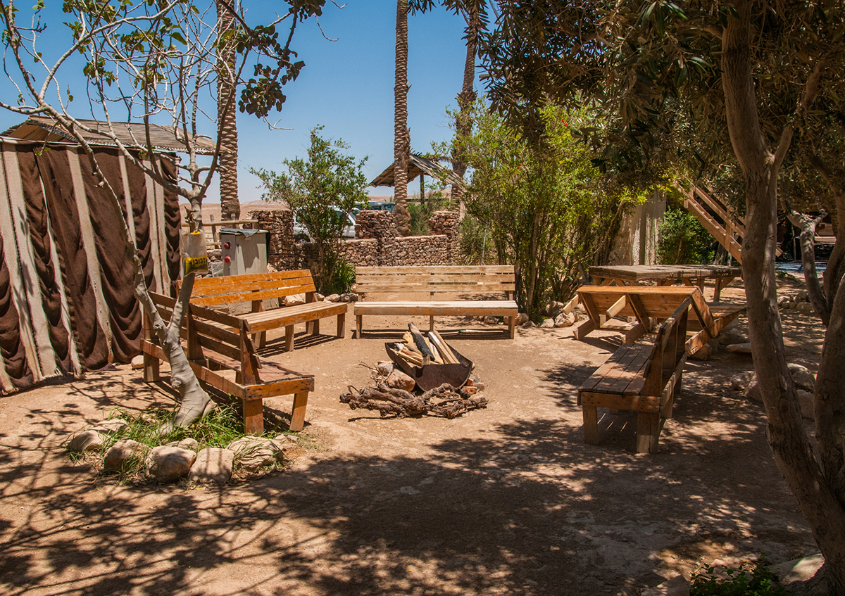 Kfar Hanokdim - a green island in the desert - home page